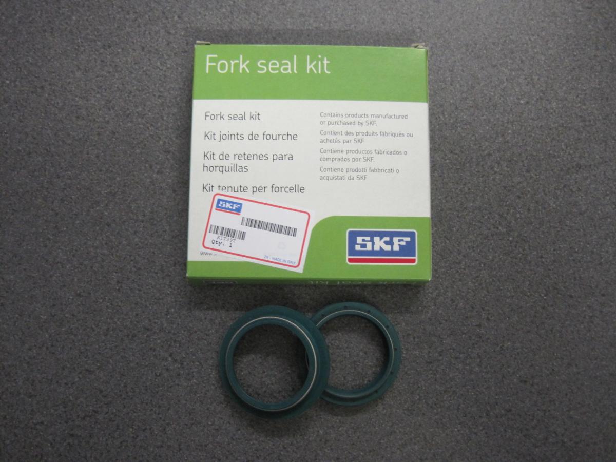 SKF Fork Oil Seal Kit Showa 1x Seal 1x Dust Cover